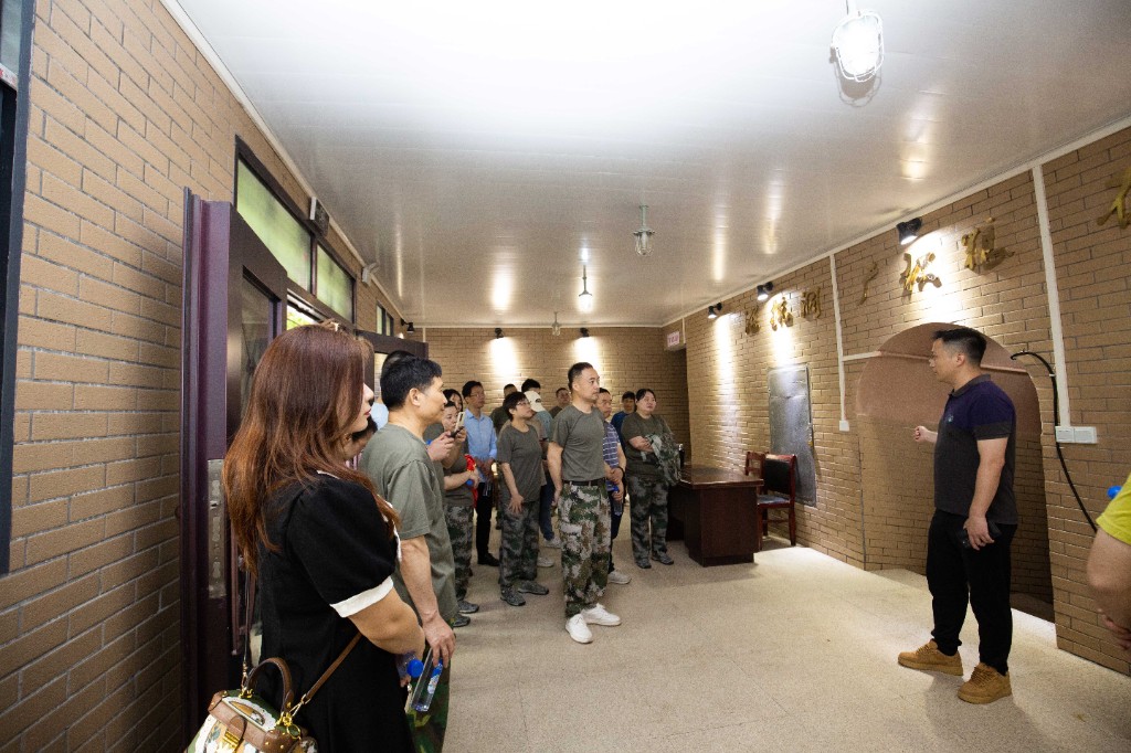 逛"地下长城"，零距离感受人防发展-基层动态-衡阳市国防动员办公室